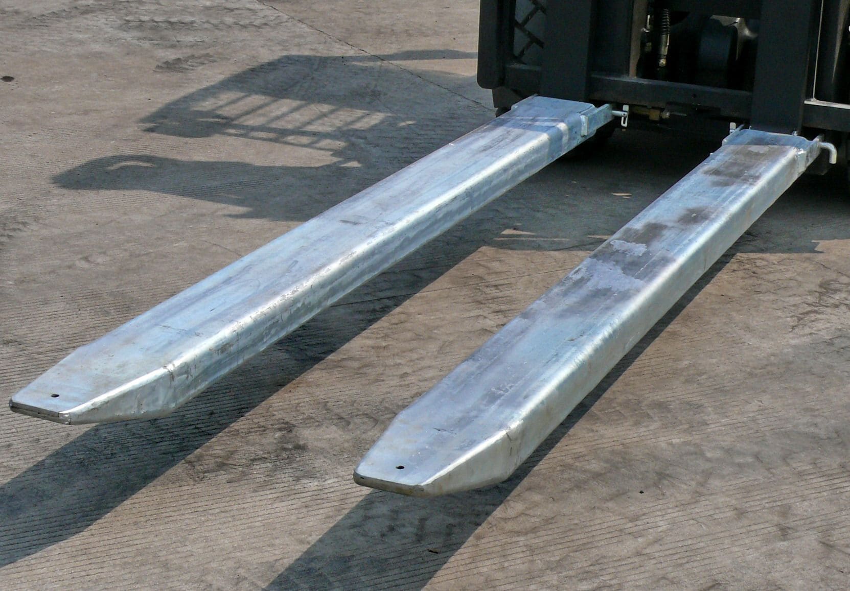 Heavy Duty Fork Extensions and Sleeves for Forklifts | Fork-Co